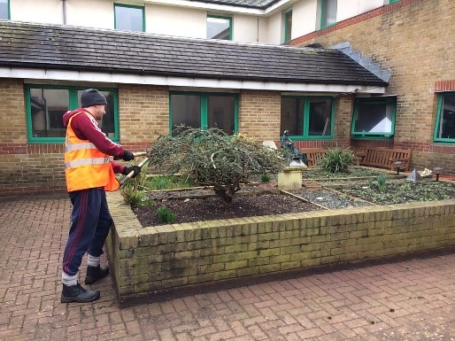 Community Payback Team make a great first impression at Barry Hospital ...